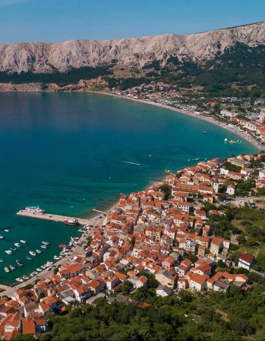 Baška: od kristalno čistog mora do Mjesečeve površine
