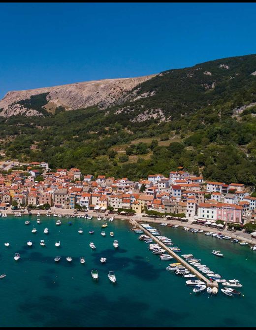 Baška: od kristalno čistog mora do Mjesečeve površine