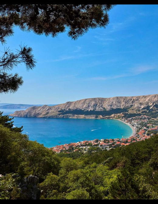 Baška: od kristalno čistog mora do Mjesečeve površine